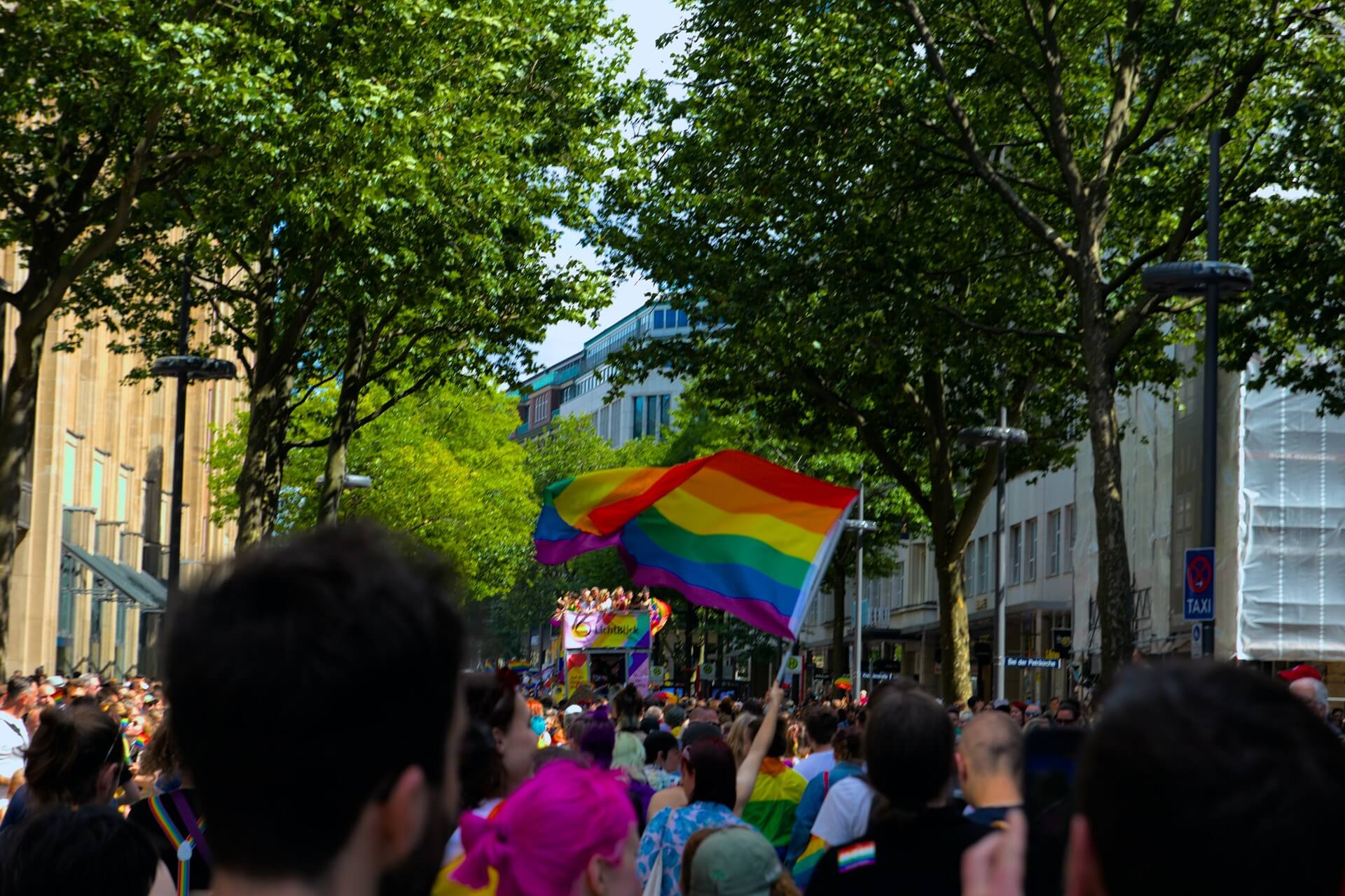Sunak plans to reduce the rights of Trans and non-binary people ...